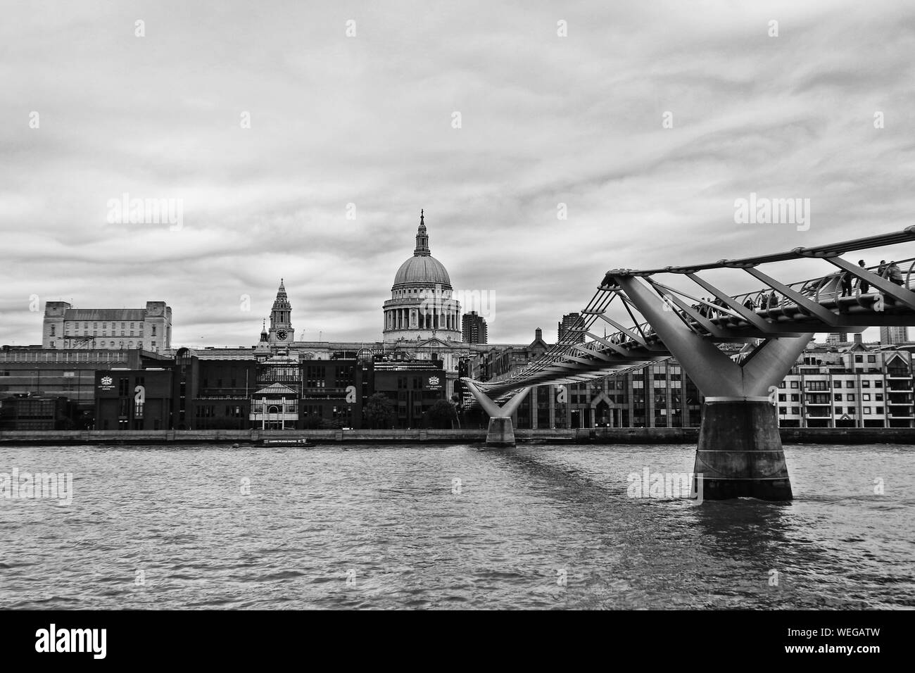 The Millenium Bridge, crossing Thames river Stock Photo - Alamy