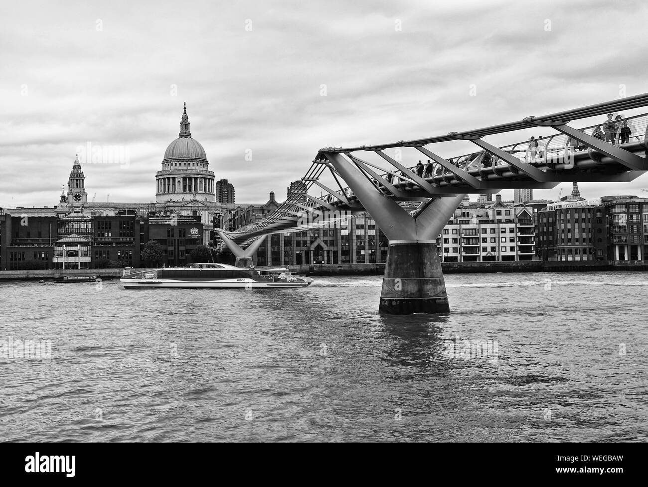 The Millenium Bridge, crossing Thames river Stock Photo - Alamy