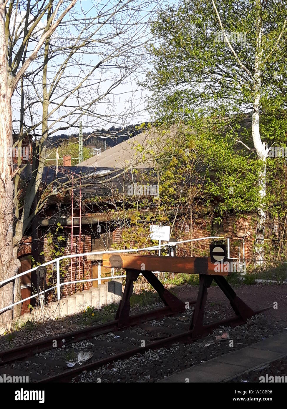 Dead end railway hi-res stock photography and images - Alamy