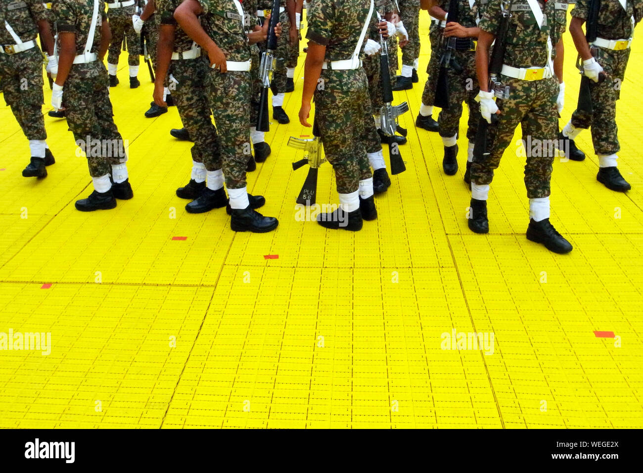 Yellow soldiers hi-res stock photography and images - Alamy