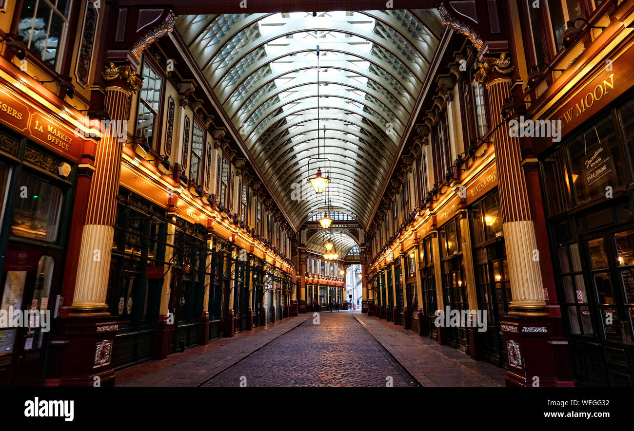 Passageway of Leadenhall Market in London, from Lime Street to ...