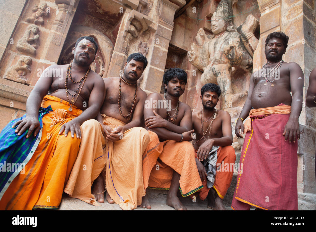 India, Tamil Nadu, Tanjore, Thanjavur, Pilgrims at the Brihadisvara ...