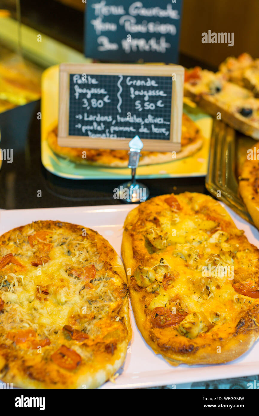 Quiches and baked goods in a bakery in Paris, France Stock Photo - Alamy