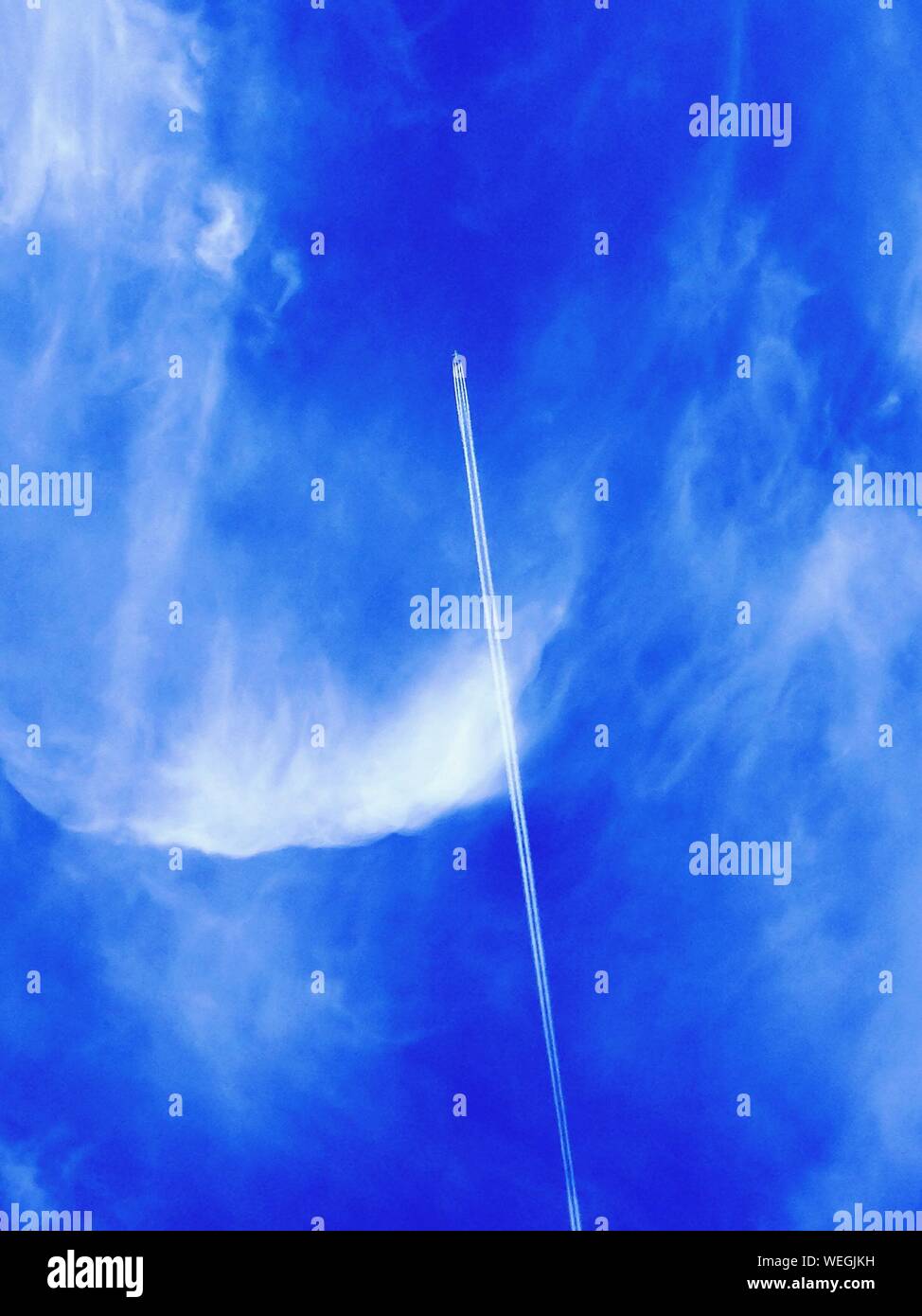 Long contrail hi-res stock photography and images - Alamy