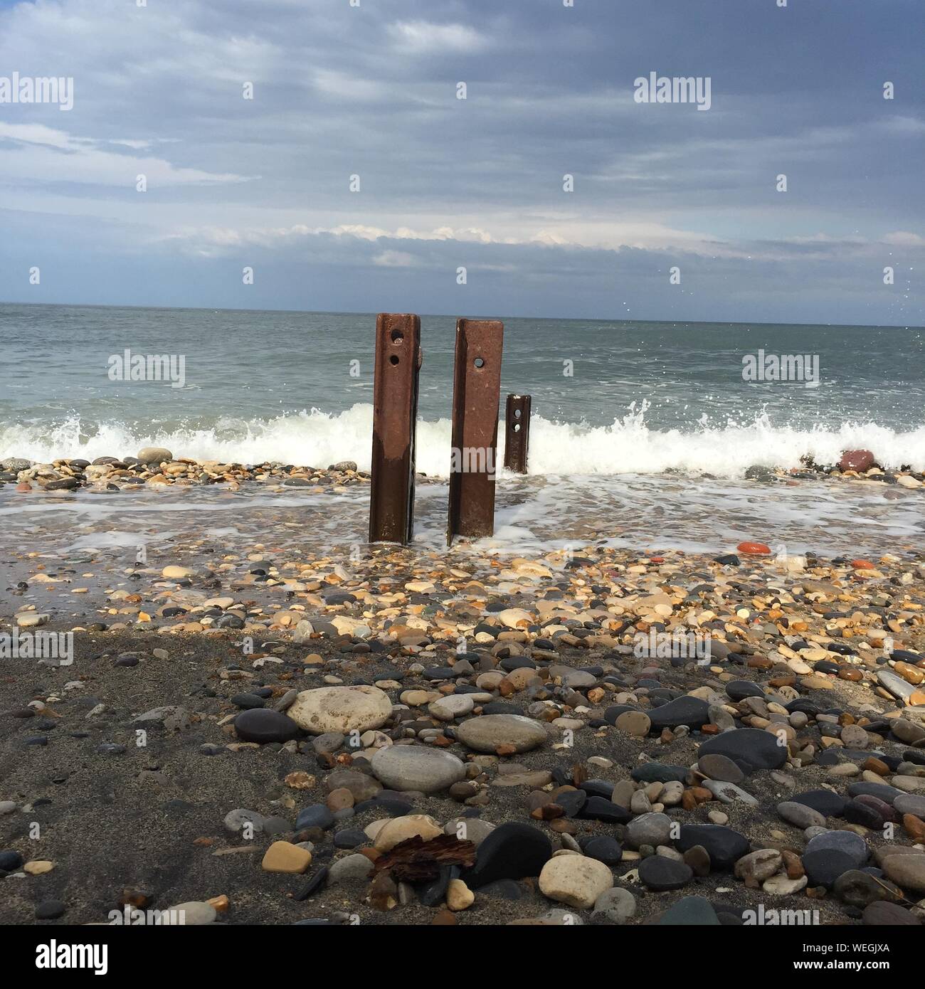 Waves washing hi-res stock photography and images - Alamy