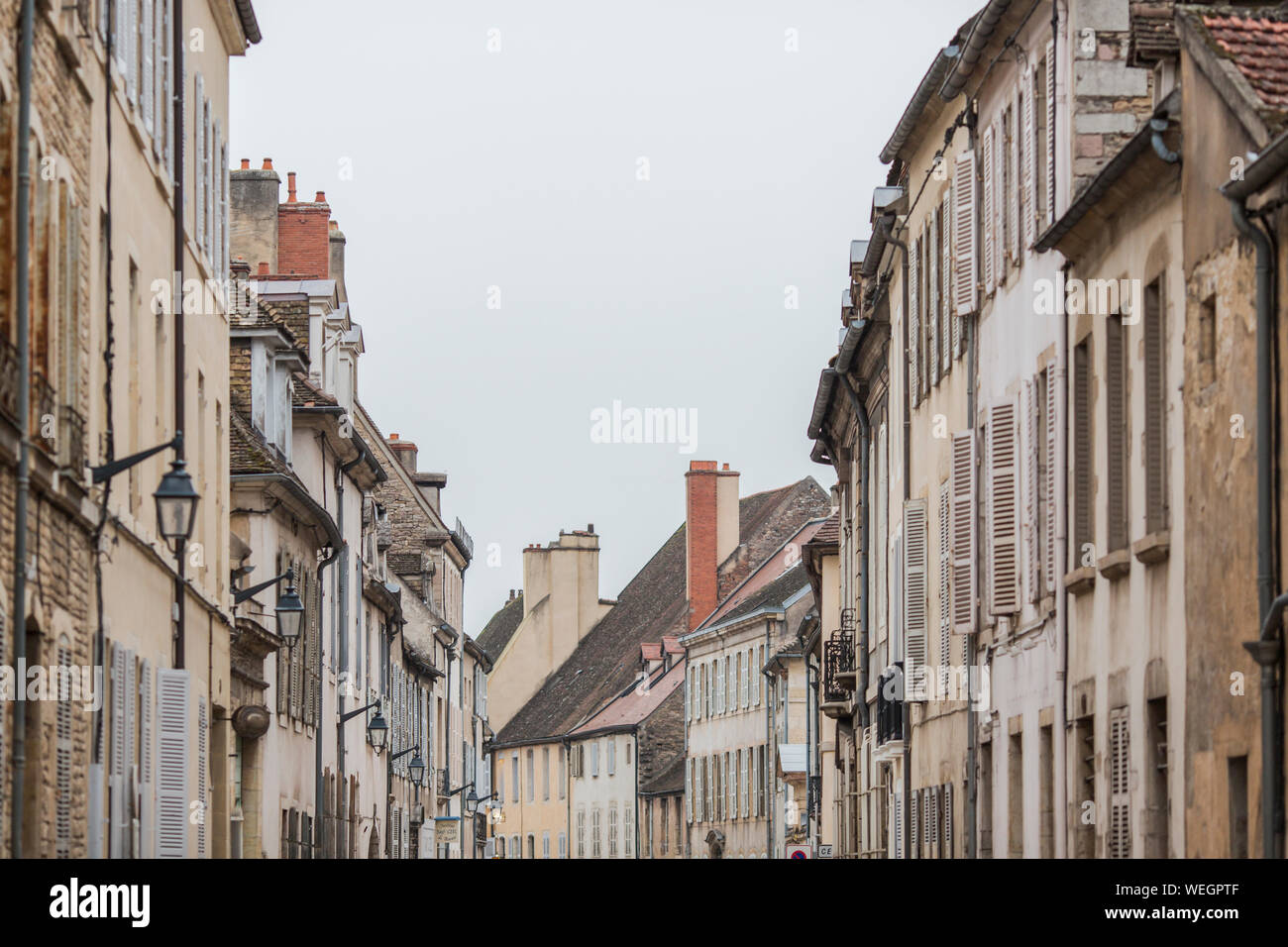 Street scene in the historic center of Beaune, Burgundy, France Stock ...
