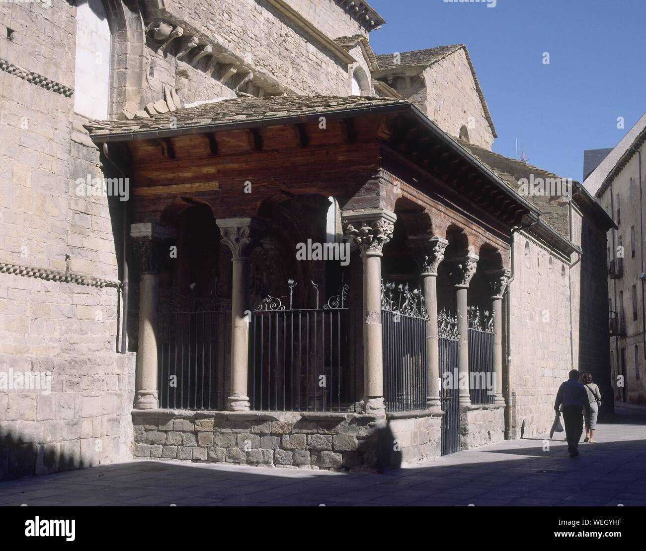 PORTICO MERIDIONAL DE LA CATEDRAL DE JACA - SIGLO XI - ROMANICO ESPAÑOL ...