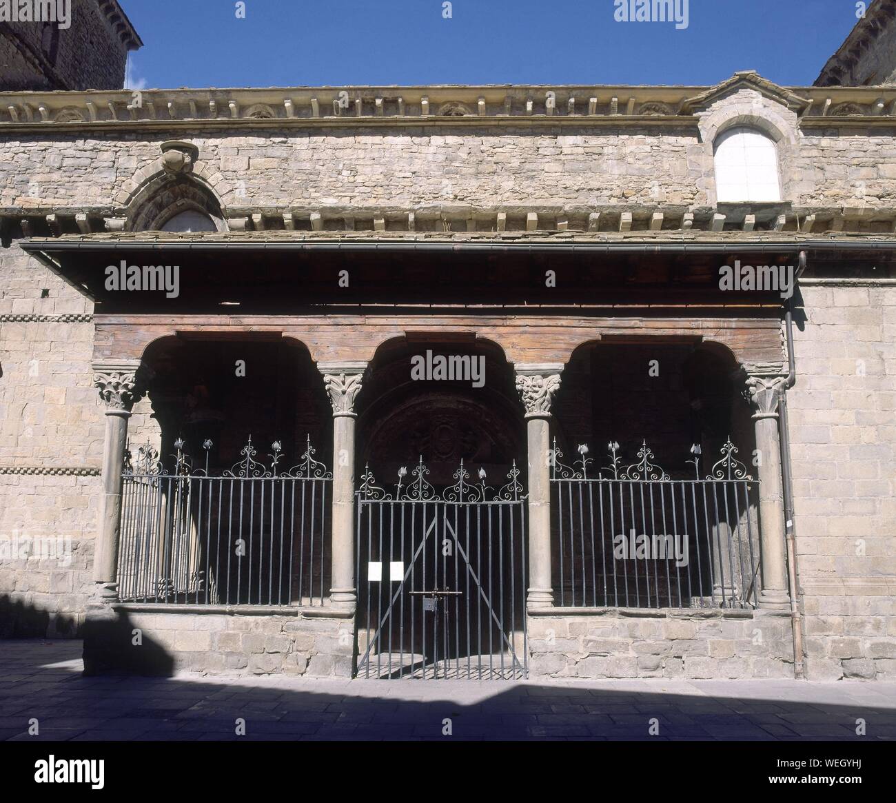 PORTICO MERIDIONAL DE LA CATEDRAL DE JACA - SIGLO XI - ROMANICO ESPAÑOL ...