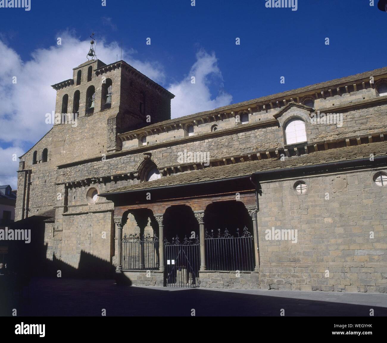 PORTICO MERIDIONAL DE LA CATEDRAL DE JACA - SIGLO XI - ROMANICO ESPAÑOL ...
