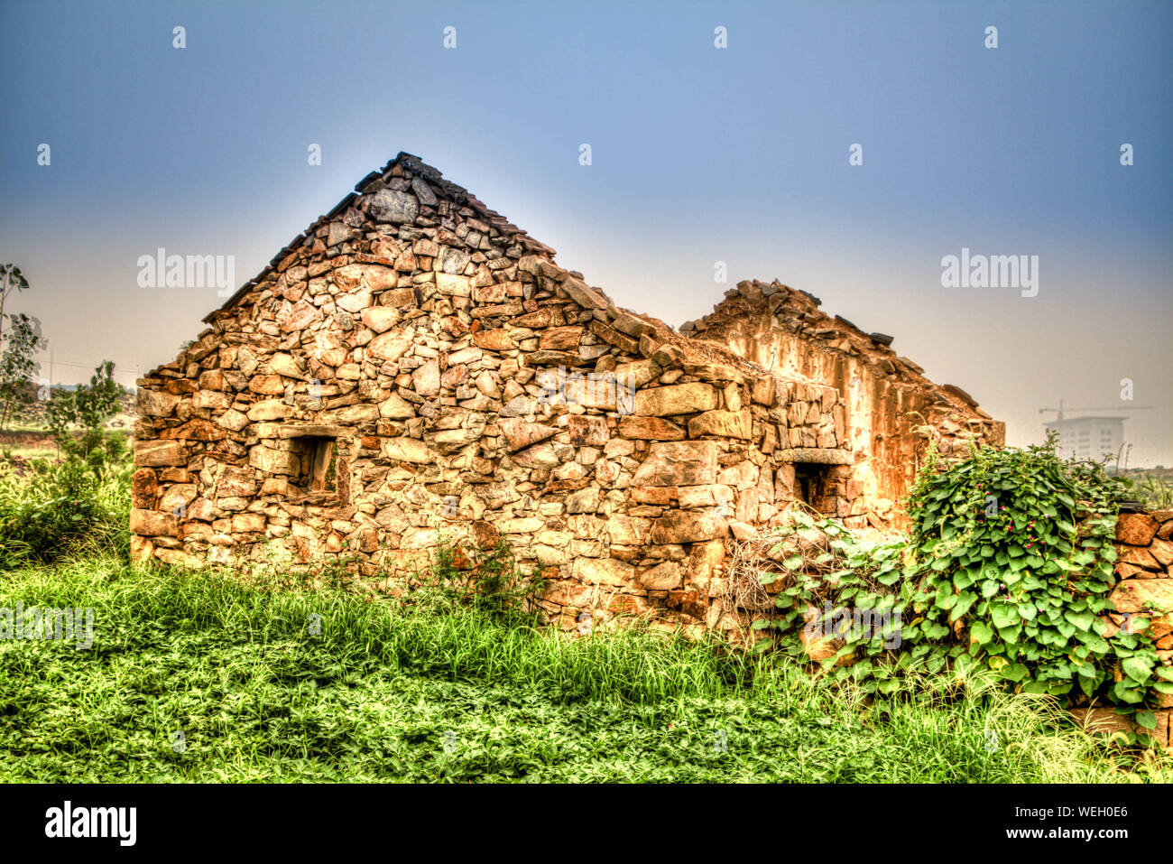 Abandoned stone hi-res stock photography and images - Alamy
