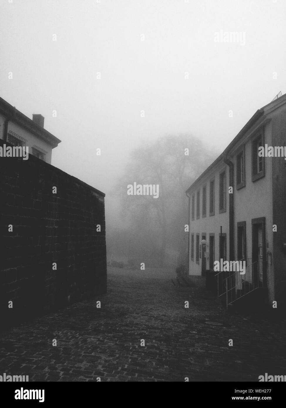 Building architecture fog Black and White Stock Photos & Images - Alamy