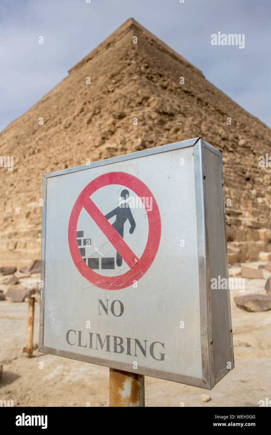 Climbing great pyramid egypt hi-res stock photography and images - Alamy