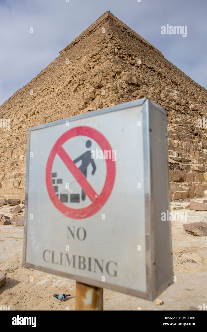 Climbing great pyramid egypt hi-res stock photography and images - Alamy