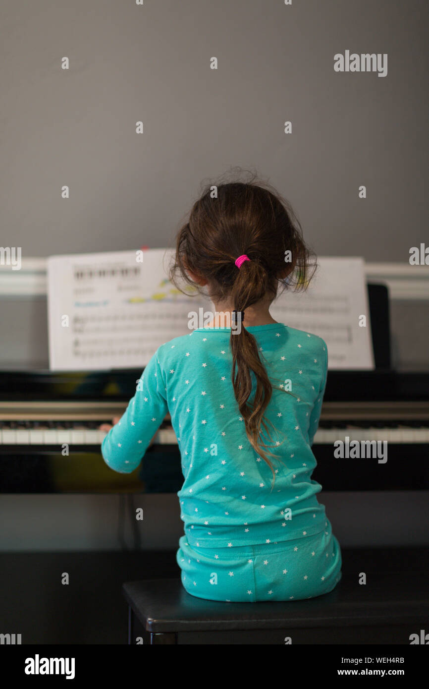 Piano tail hi-res stock photography and images - Alamy