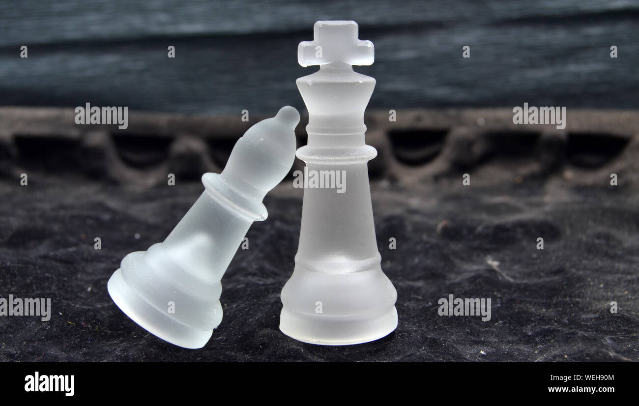 Chess on beach hi-res stock photography and images - Alamy