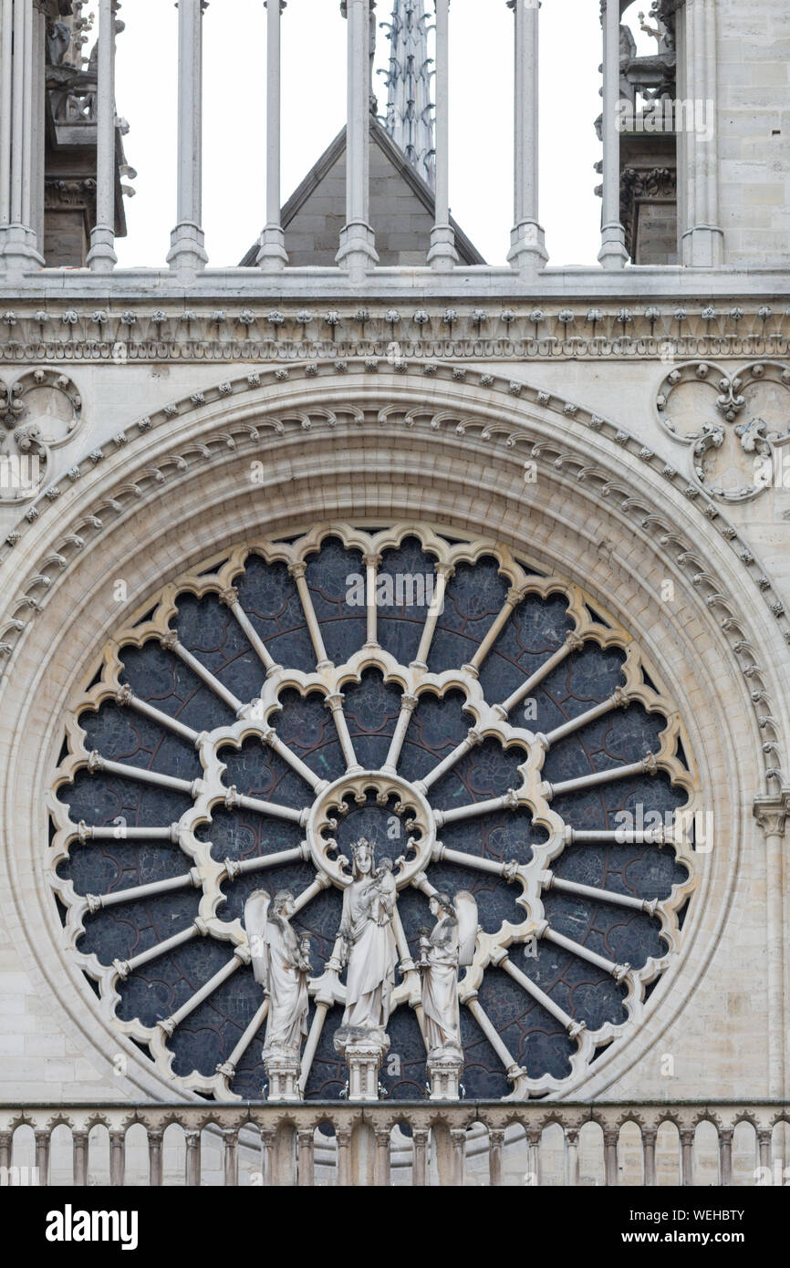 Rose window exterior at Notre Dame Cathedral, Paris, France Stock Photo - Alamy