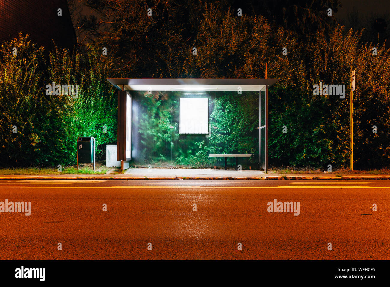 Bus bench night hi-res stock photography and images - Alamy