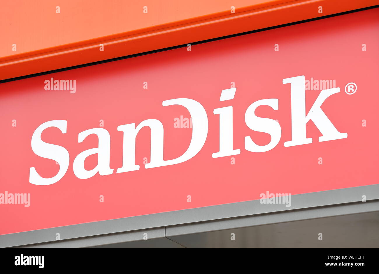 Flush memory hi-res stock photography and images - Alamy