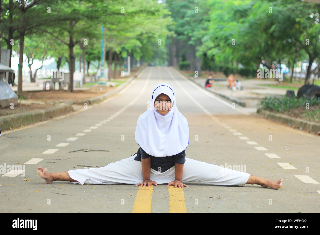 Girl doing the splits High Resolution Stock Photography and Images - Alamy