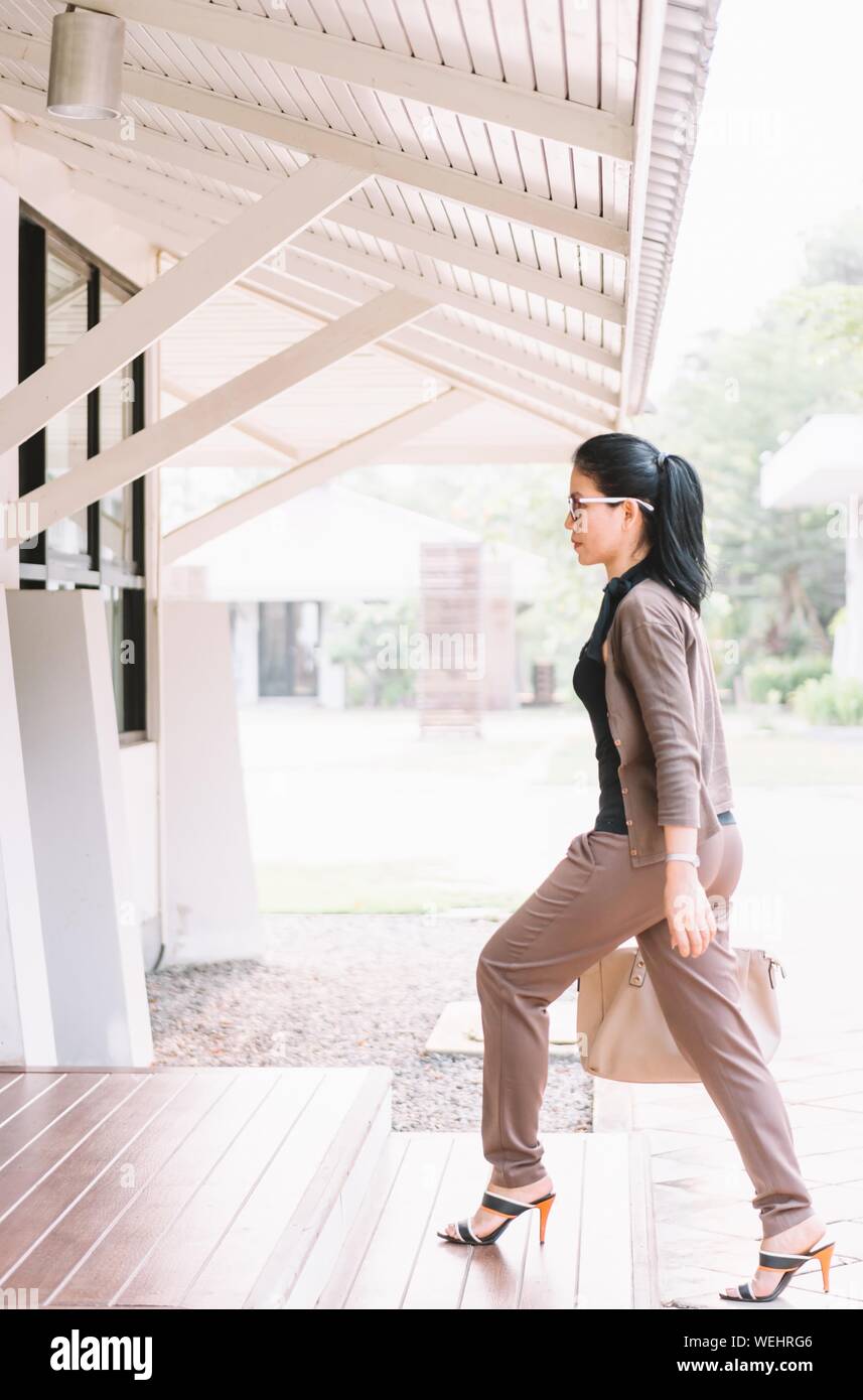 Office steps hi-res stock photography and images - Alamy