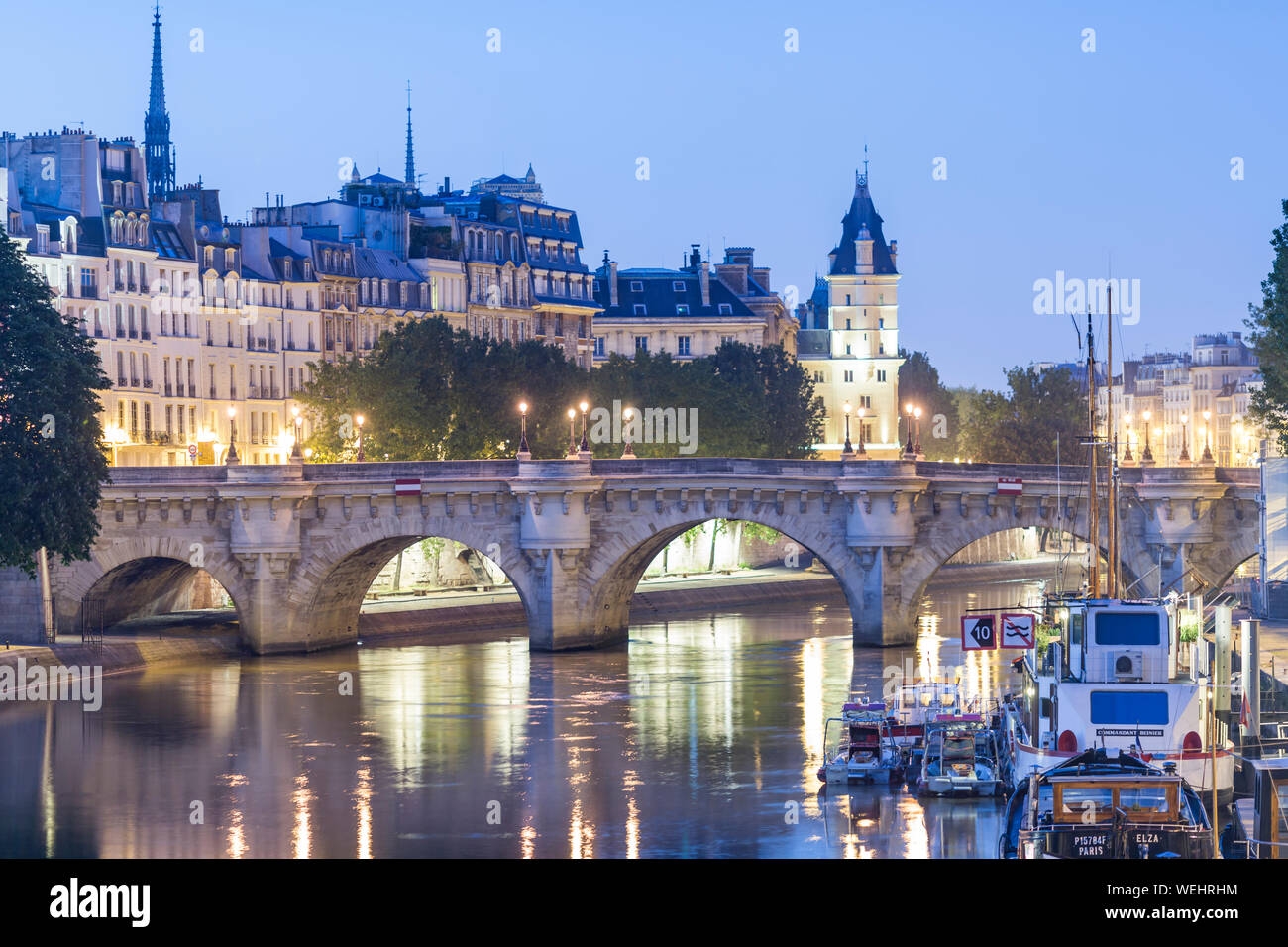 Pont neuf paris night hi-res stock photography and images - Alamy