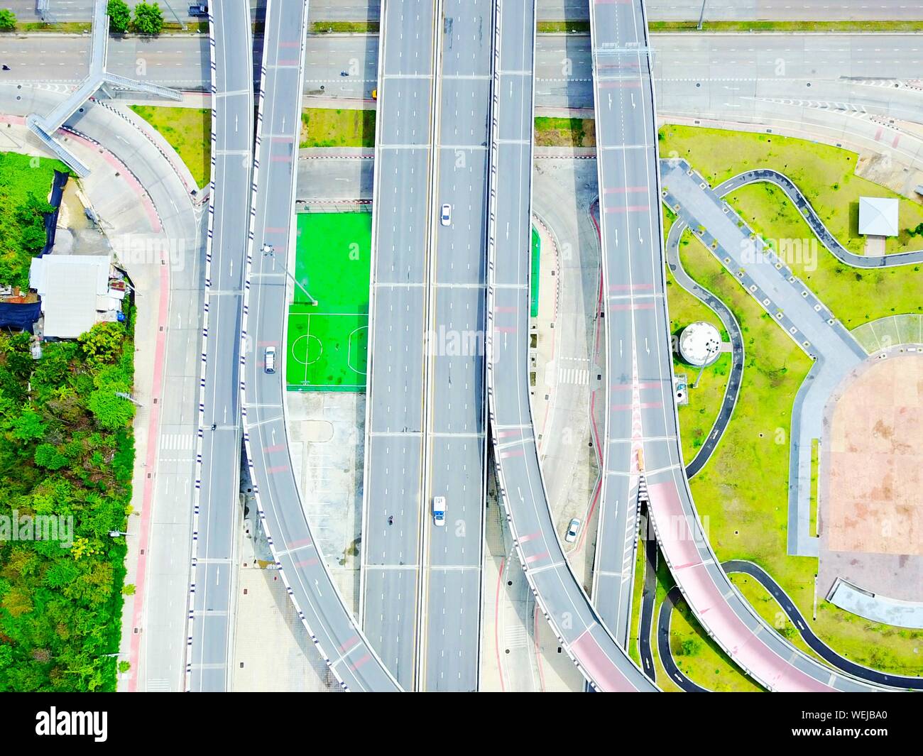 Full roads hi-res stock photography and images - Alamy