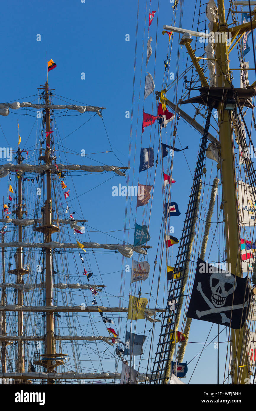 Rigging tall ship hi-res stock photography and images - Alamy