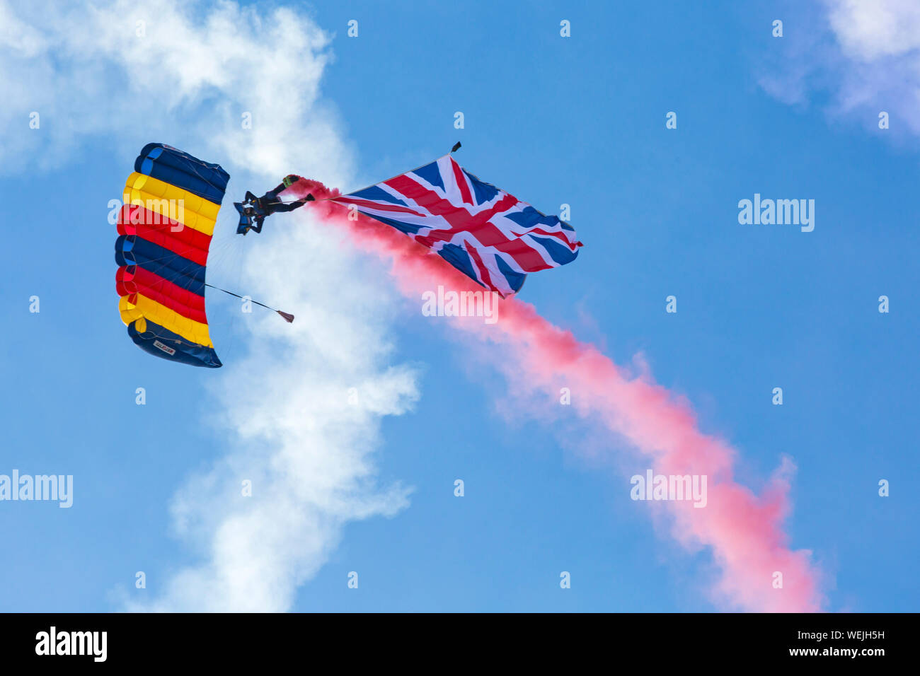 British army parachute regiment freefall team hi-res stock photography ...