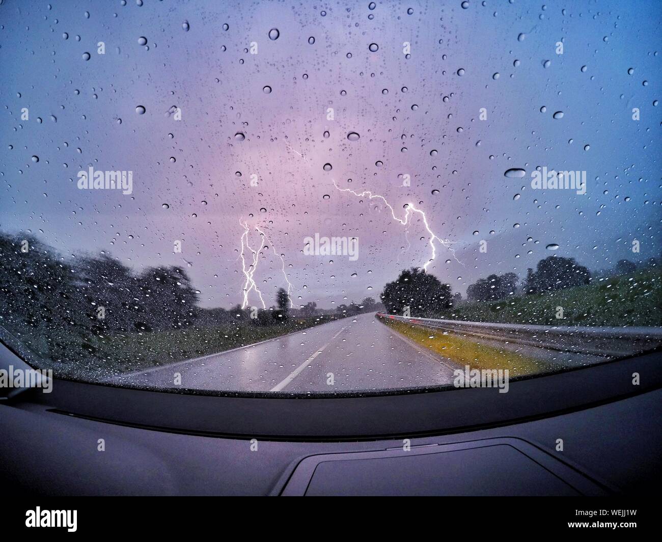 Car windshield lightning hi-res stock photography and images - Alamy