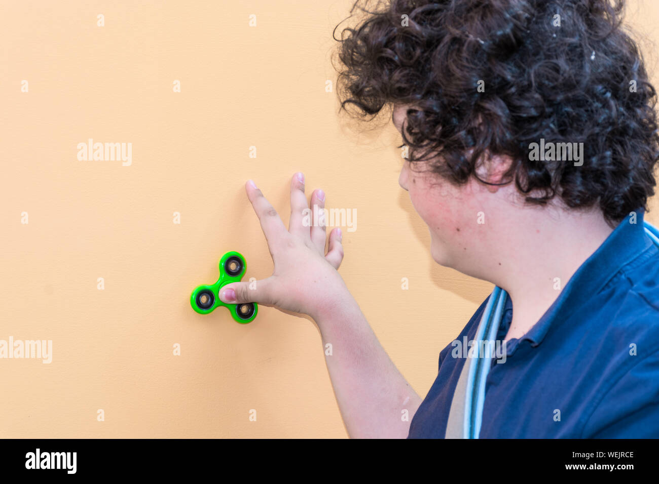 Children fidget spinner hi-res stock photography and images - Alamy