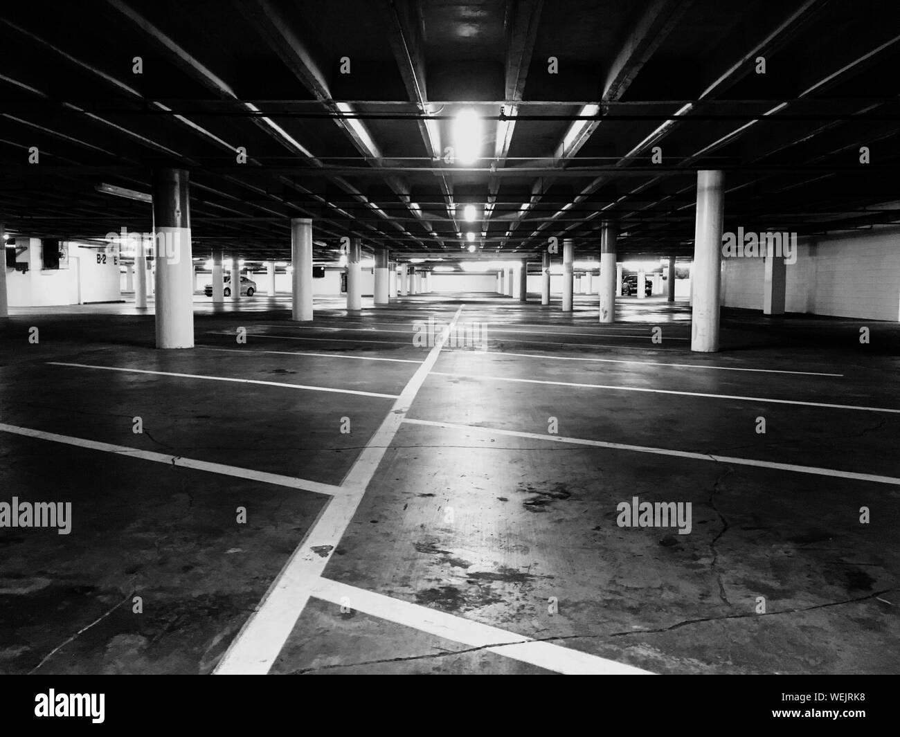 Empty parking lot usa hi-res stock photography and images - Alamy