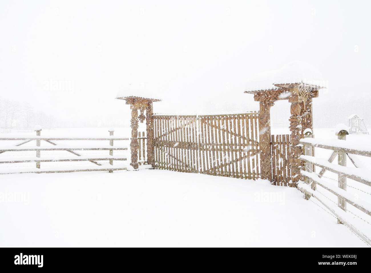 Snow covered gate hi-res stock photography and images - Alamy