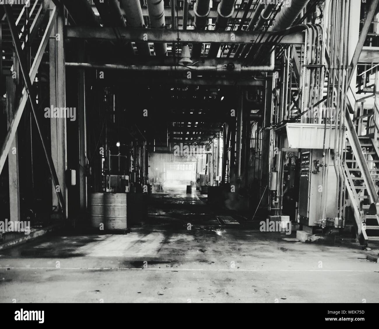 Inside the factory hi-res stock photography and images - Alamy