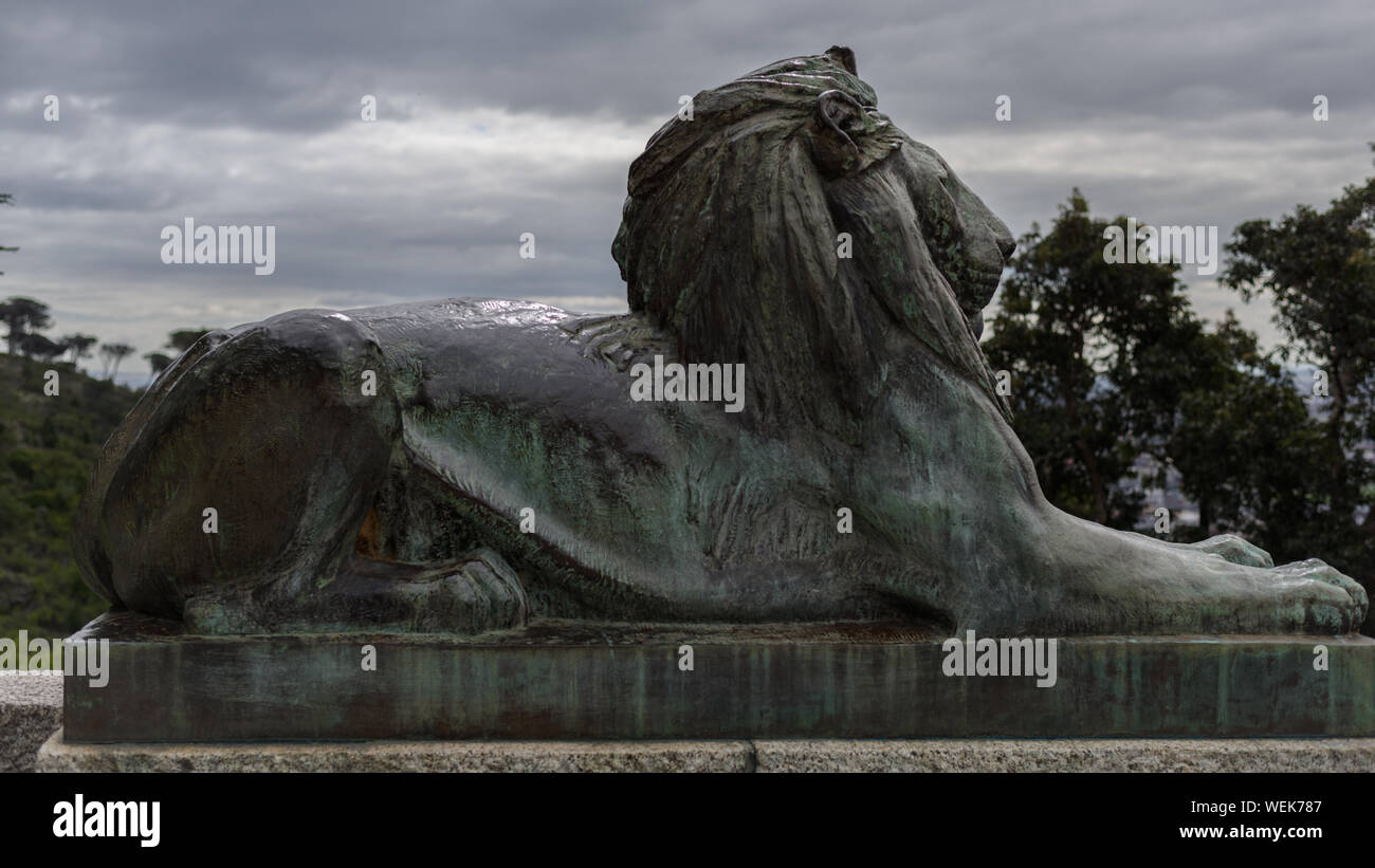 The lion and swan hi-res stock photography and images - Alamy