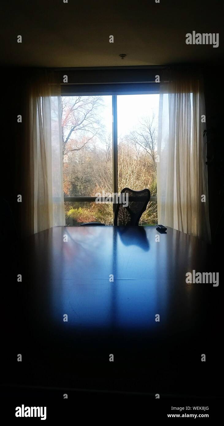 Level of the window hi-res stock photography and images - Alamy