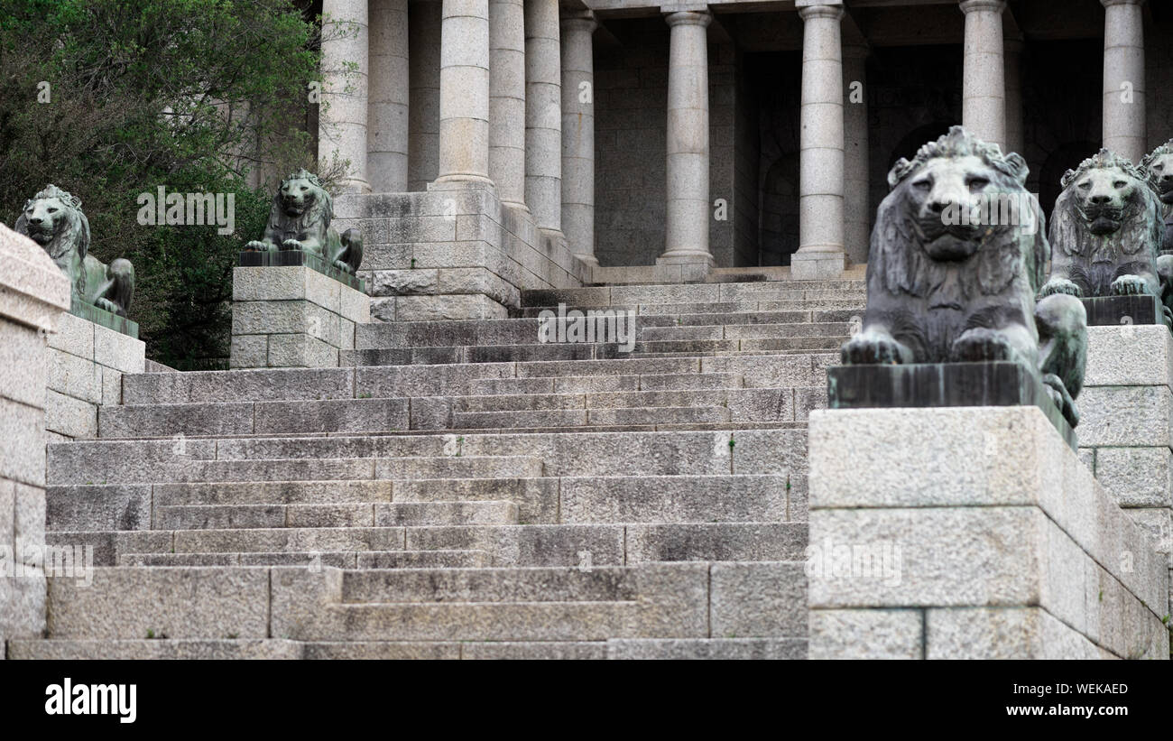 The 49 steps of the Rhodes Memorial are flanked by eight bronze lions ...