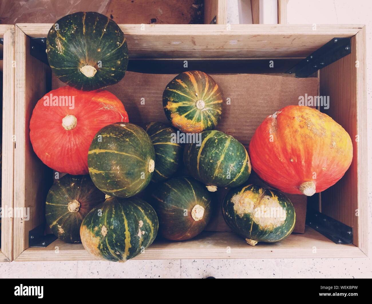 Container overhead hi-res stock photography and images - Alamy