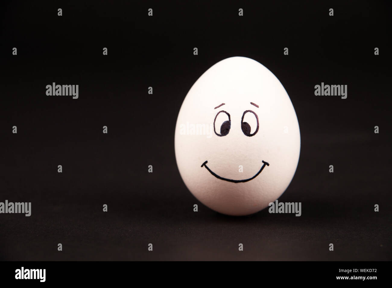 Face on egg hi-res stock photography and images - Alamy