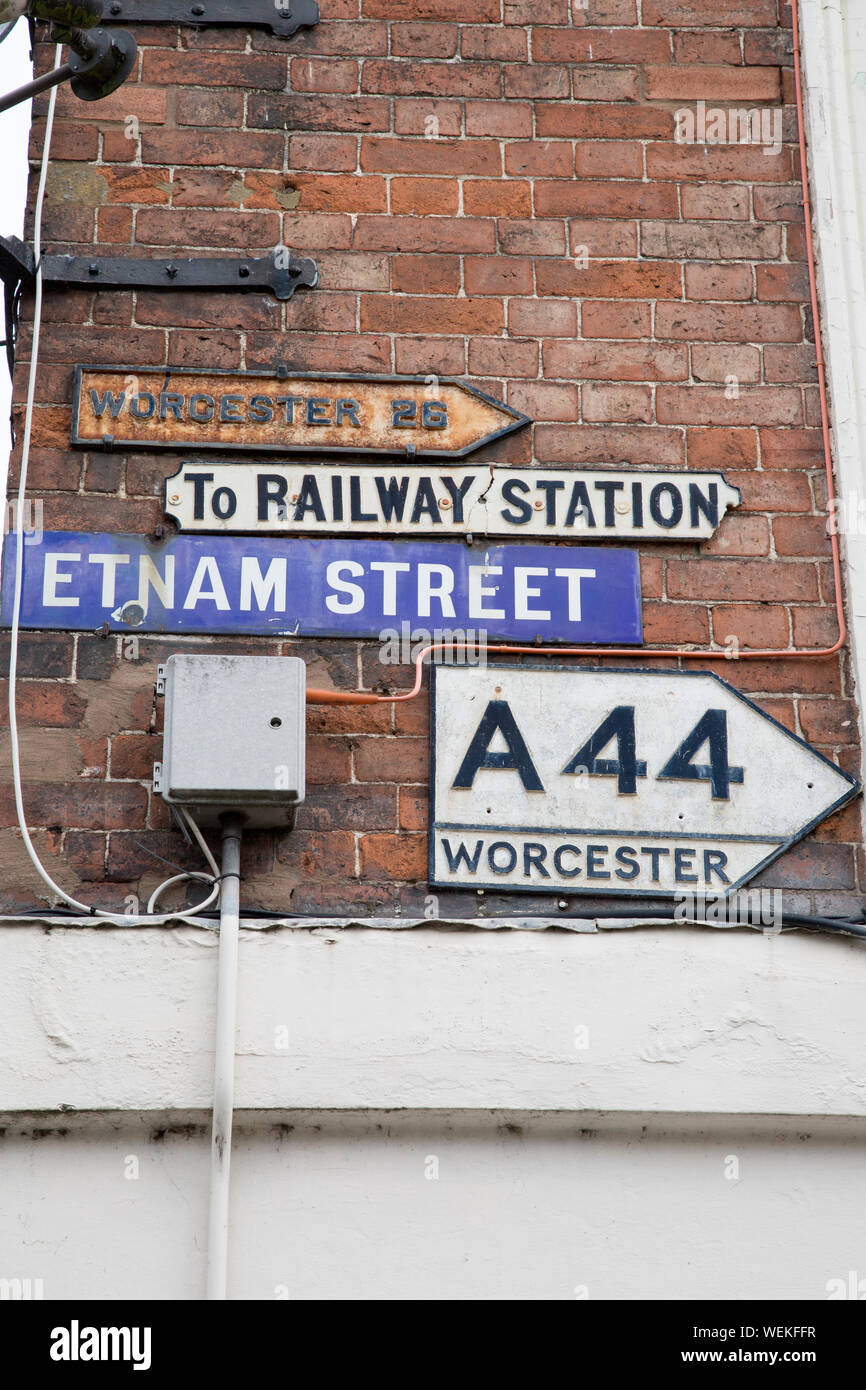 Worcester A44 Direction Signpost at Leominster Stock Photo - Alamy