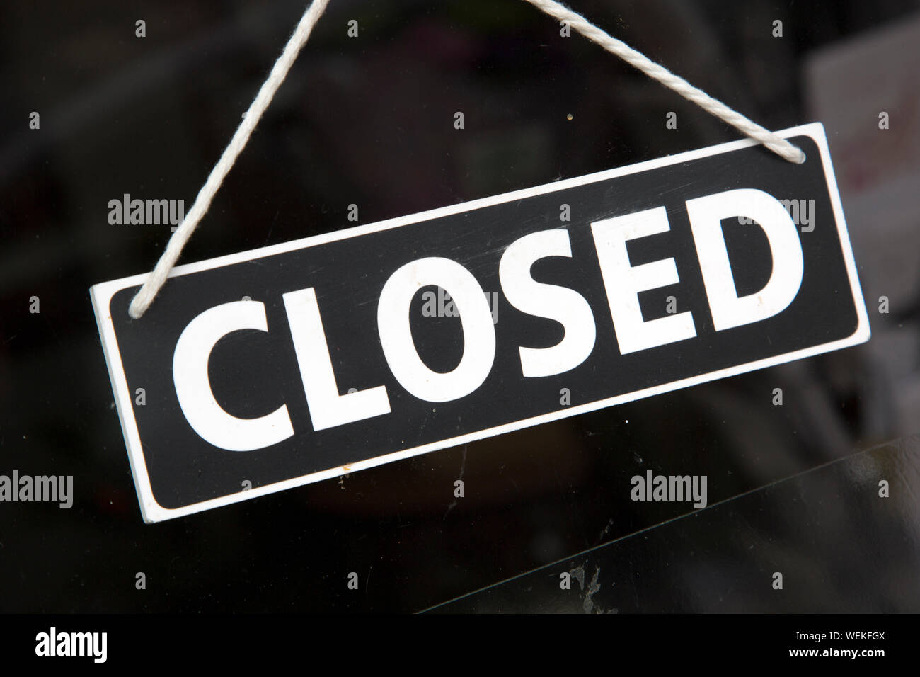 Closed Sign on Shop Door Stock Photo - Alamy