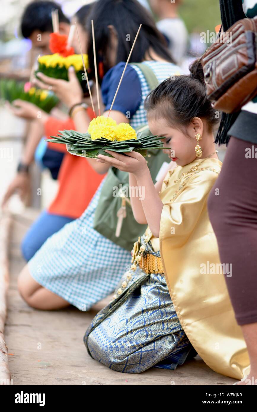 Praying girls hi-res stock photography and images - Alamy