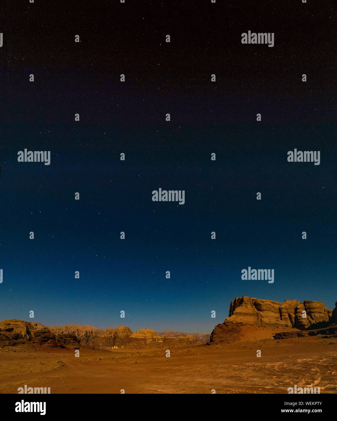 Wadi rum night hi-res stock photography and images - Alamy