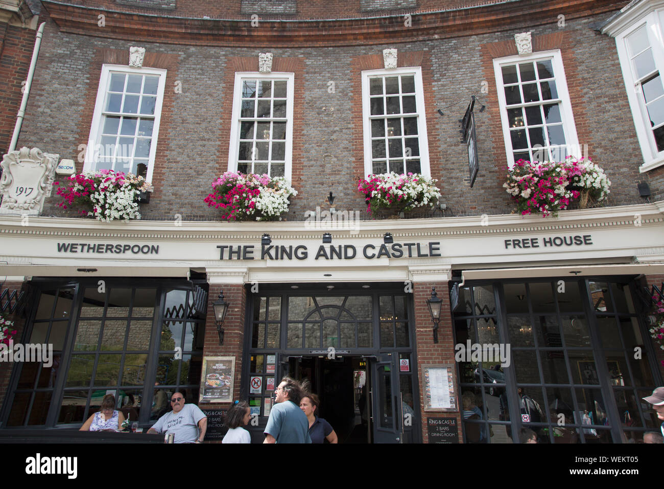 King and Castle Pub; Windsor; London Stock Photo - Alamy