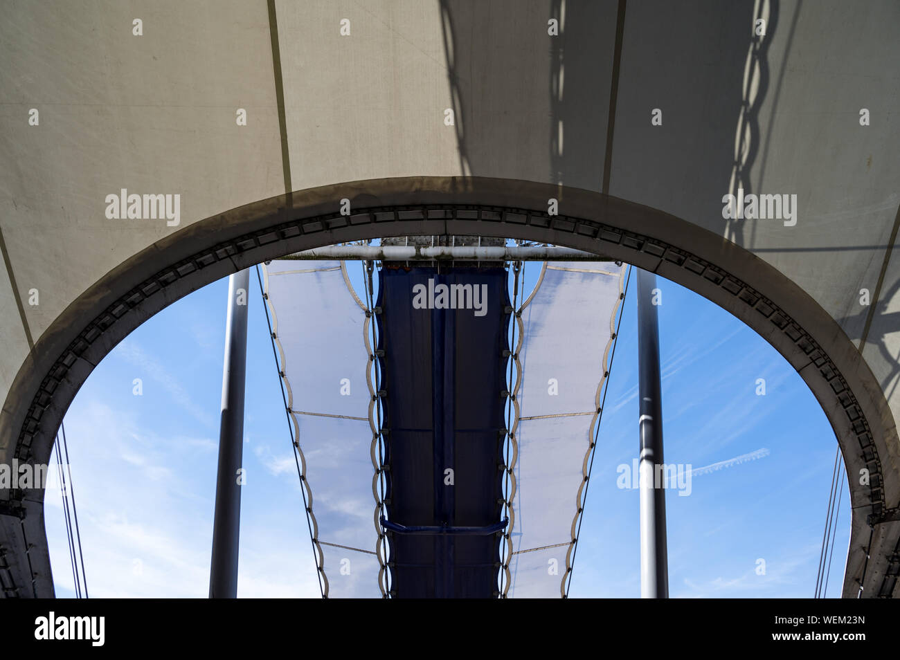 The 02 climbing london hi-res stock photography and images - Alamy