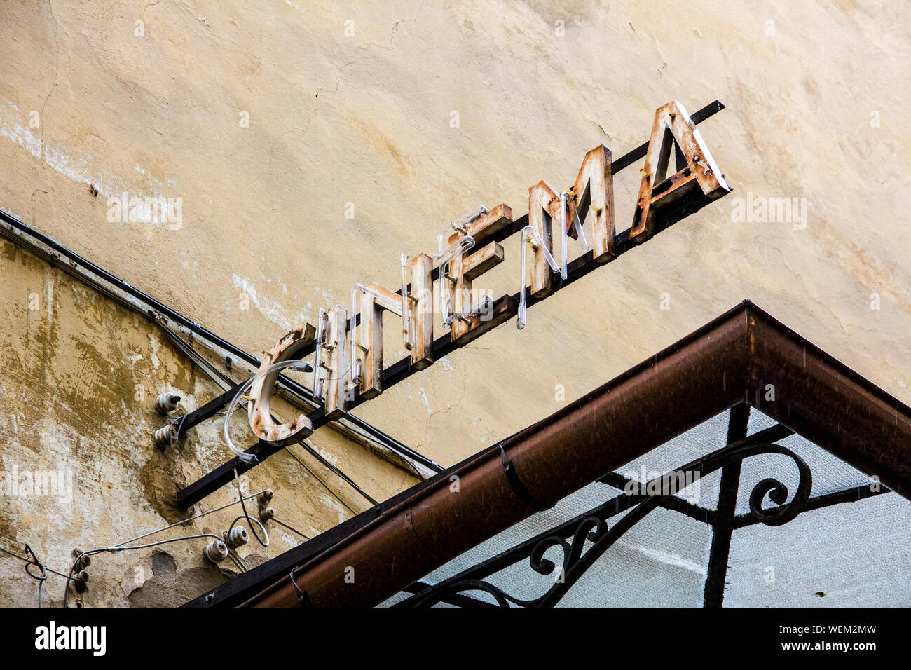 Old cinema sign hi-res stock photography and images - Alamy