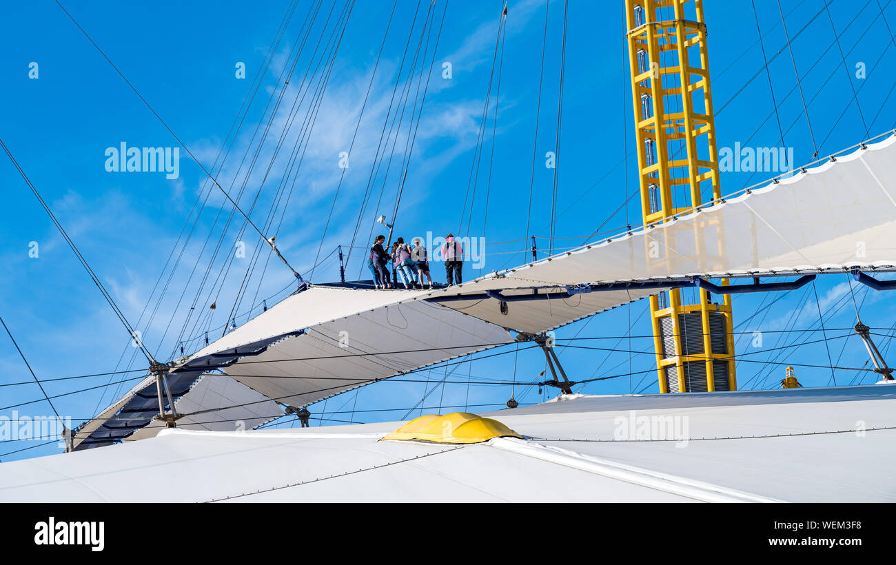 The 02 climbing london hi-res stock photography and images - Alamy