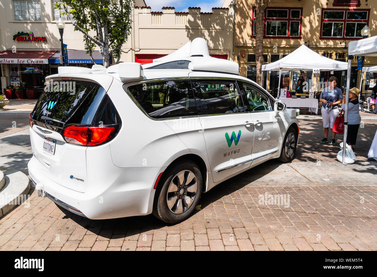 Chrysler pacifica hybrid hi-res stock photography and images - Alamy