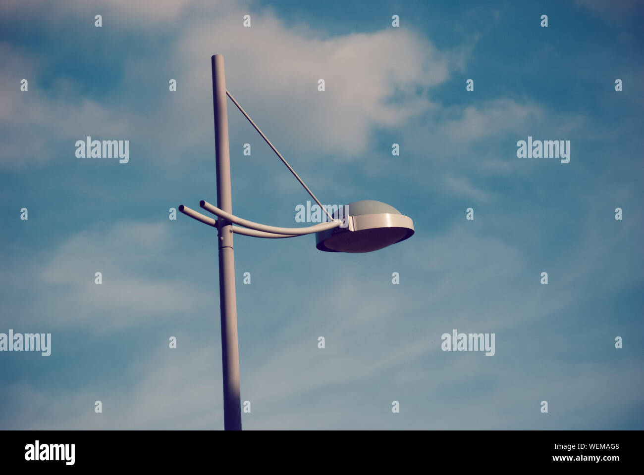 Street light and sky hi-res stock photography and images - Alamy