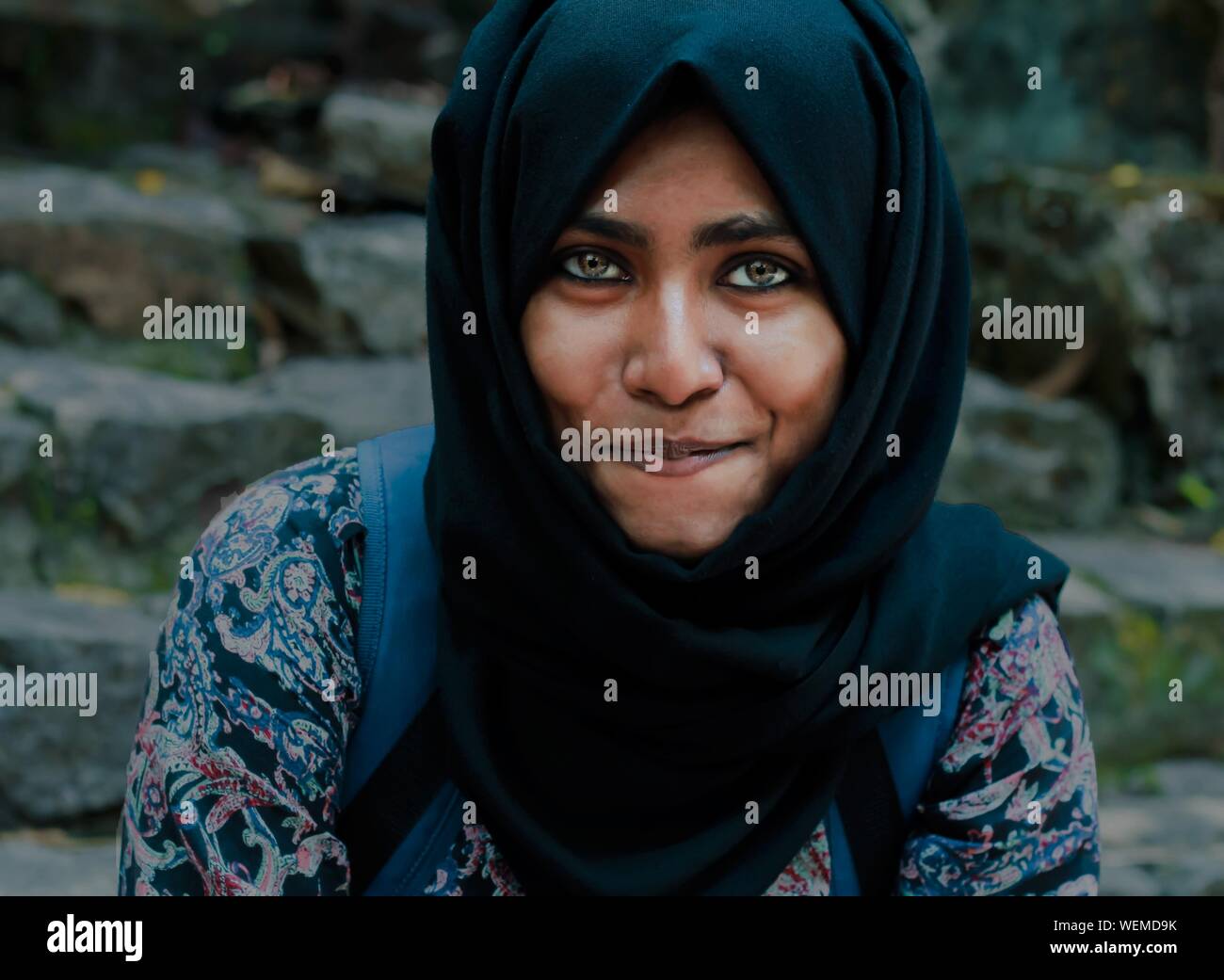 Smiling teenager and hi-res stock photography and images - Alamy