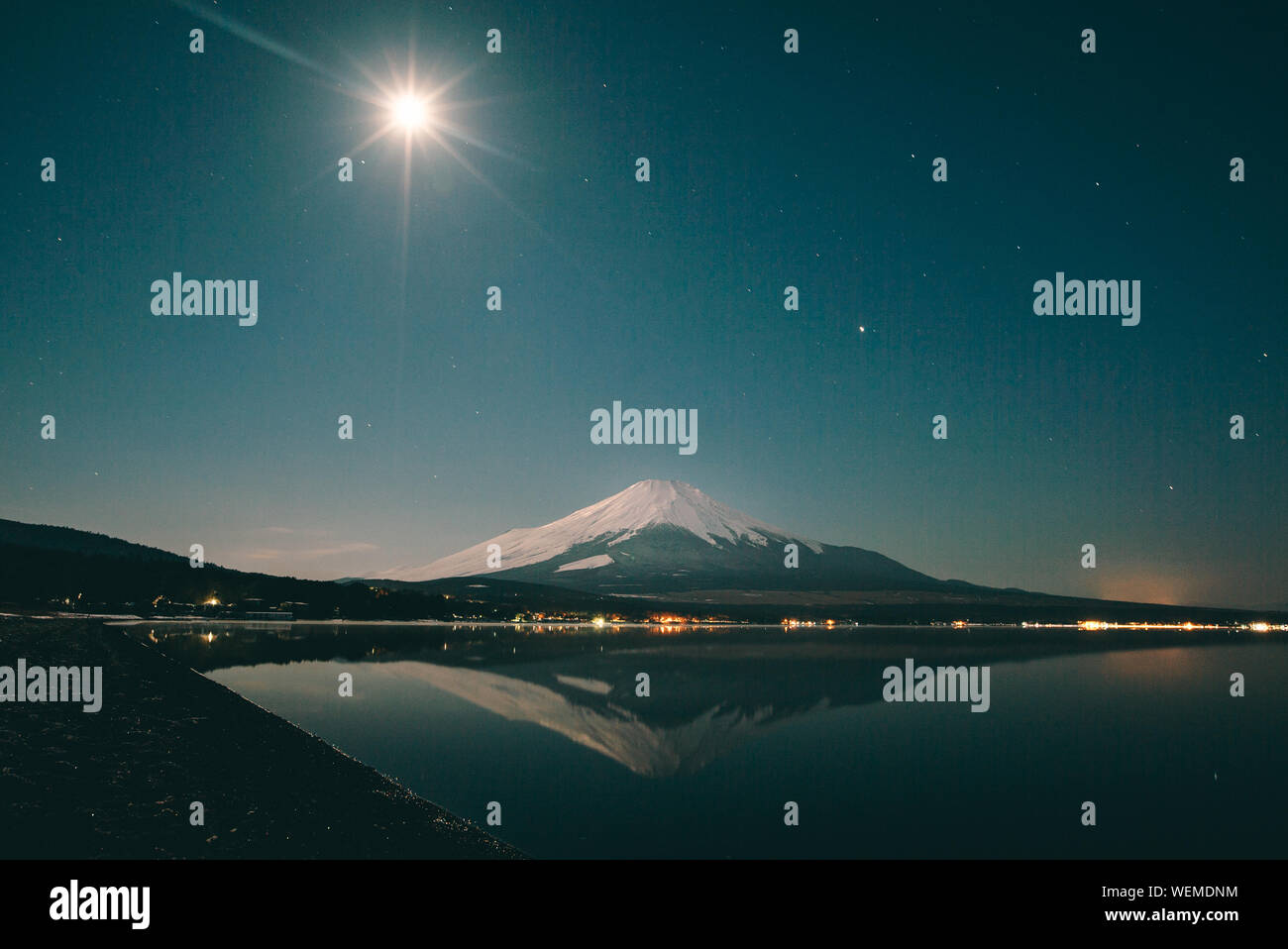 Mount fuji at night hi-res stock photography and images - Alamy